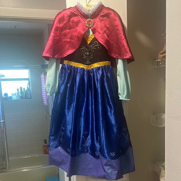 Disney | Costumes | Disney Princess Anna Dress With Red Cape Size 4 ...